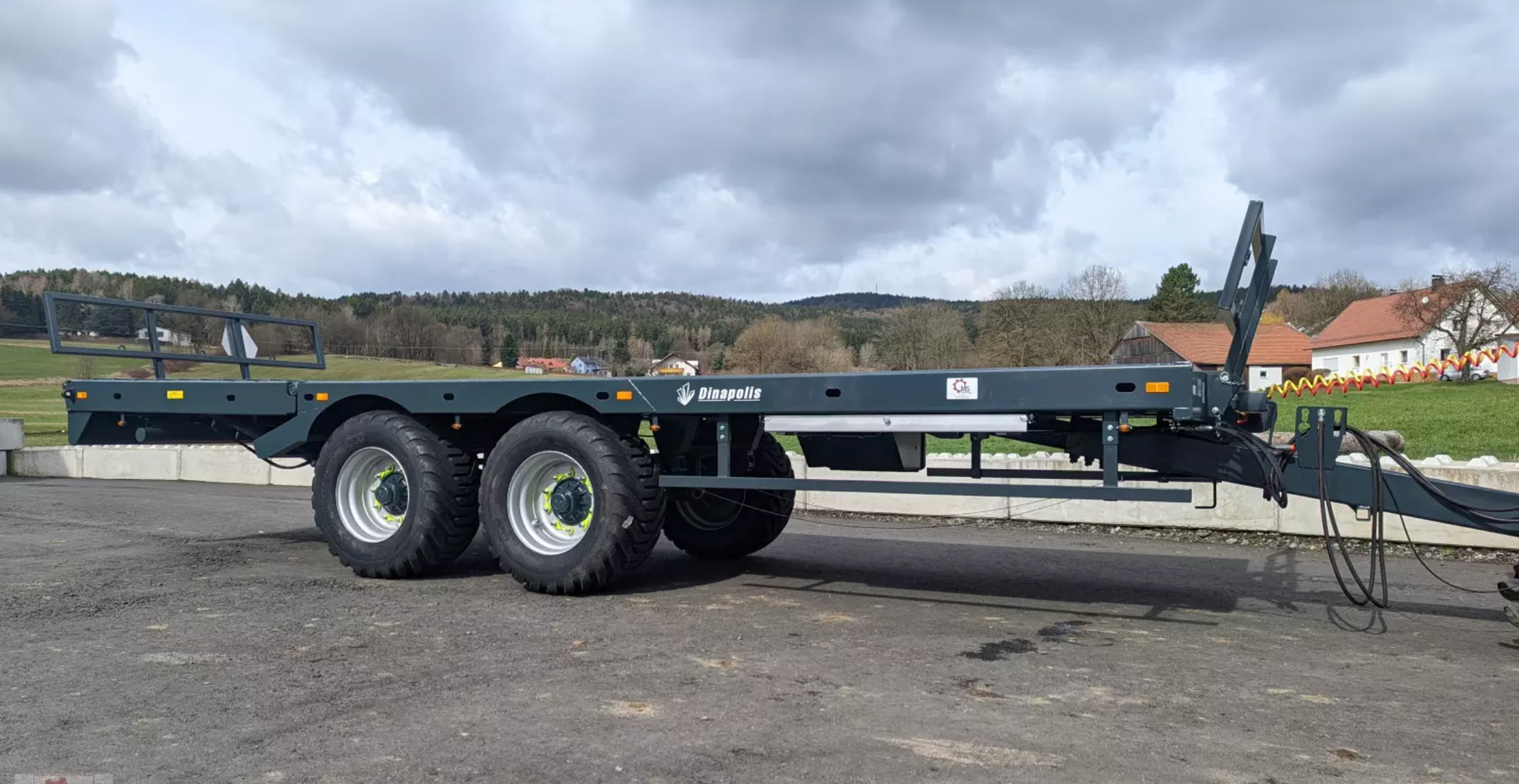 Dinapolis Bale platform with hydraulic ramp DINA RPT - Staffare AB